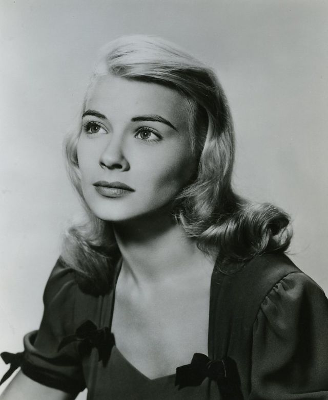 40 Beautiful Photos of Hope Lange in the 1950s and ’60s ~ Vintage Everyday
