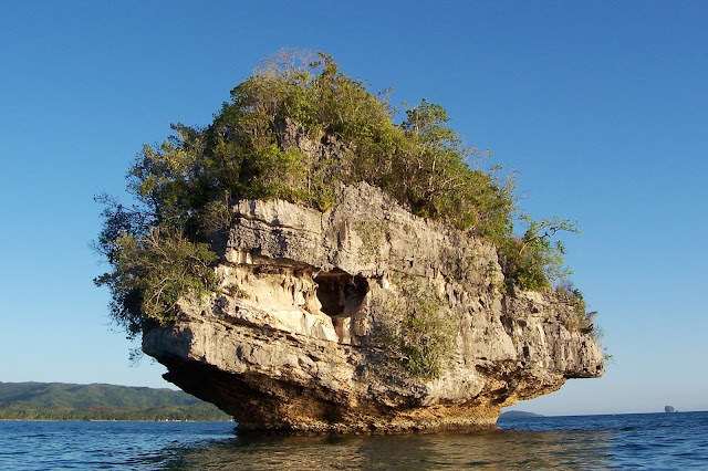 BEACHES AND CHURCHES: Marabut Islands in Samar
