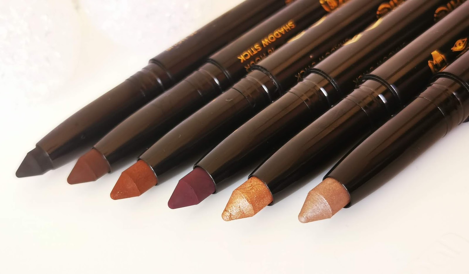 COLECCIÓN POWER STAY EYES DE AVON