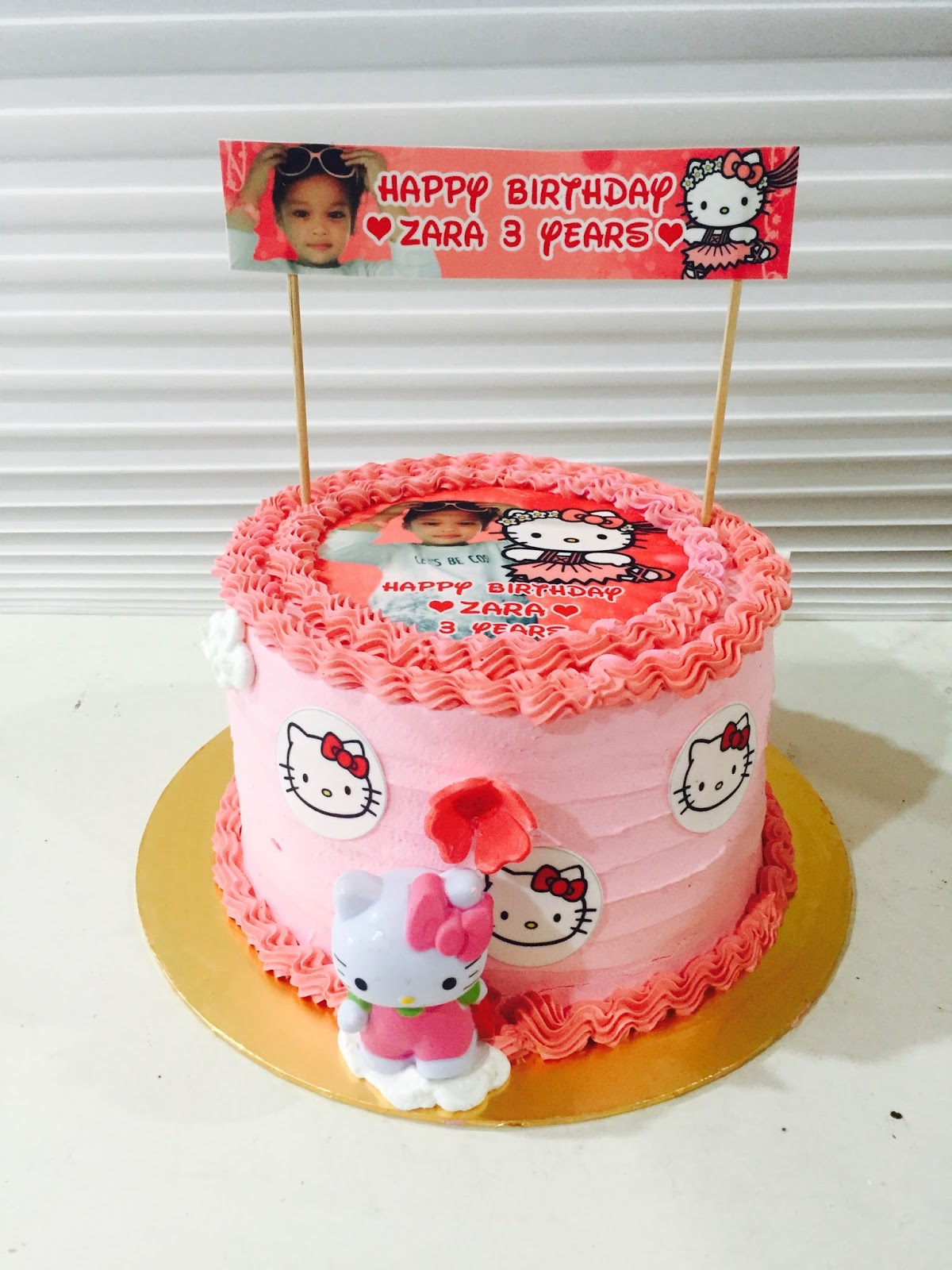 ninie cakes house: Hello Kitty Cake Round Shape