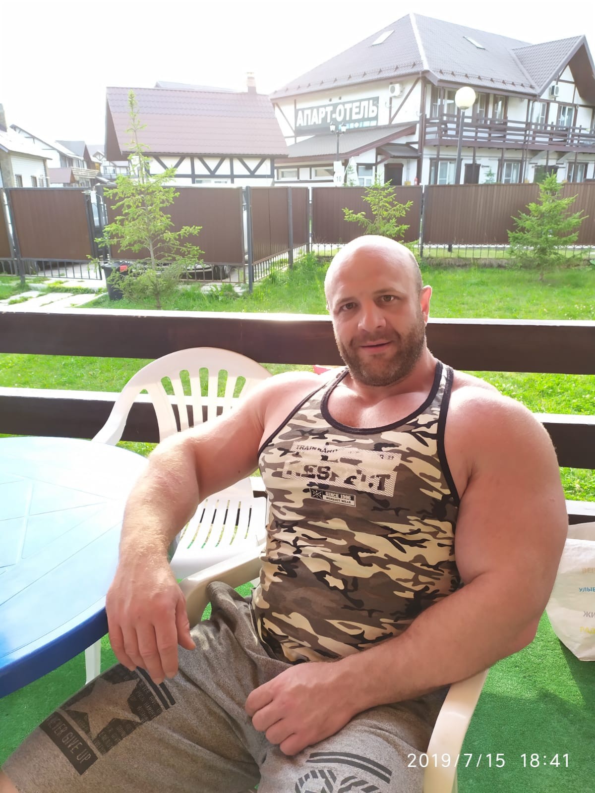 Muscle Lover: Russian musclebear Viktor Goncharov