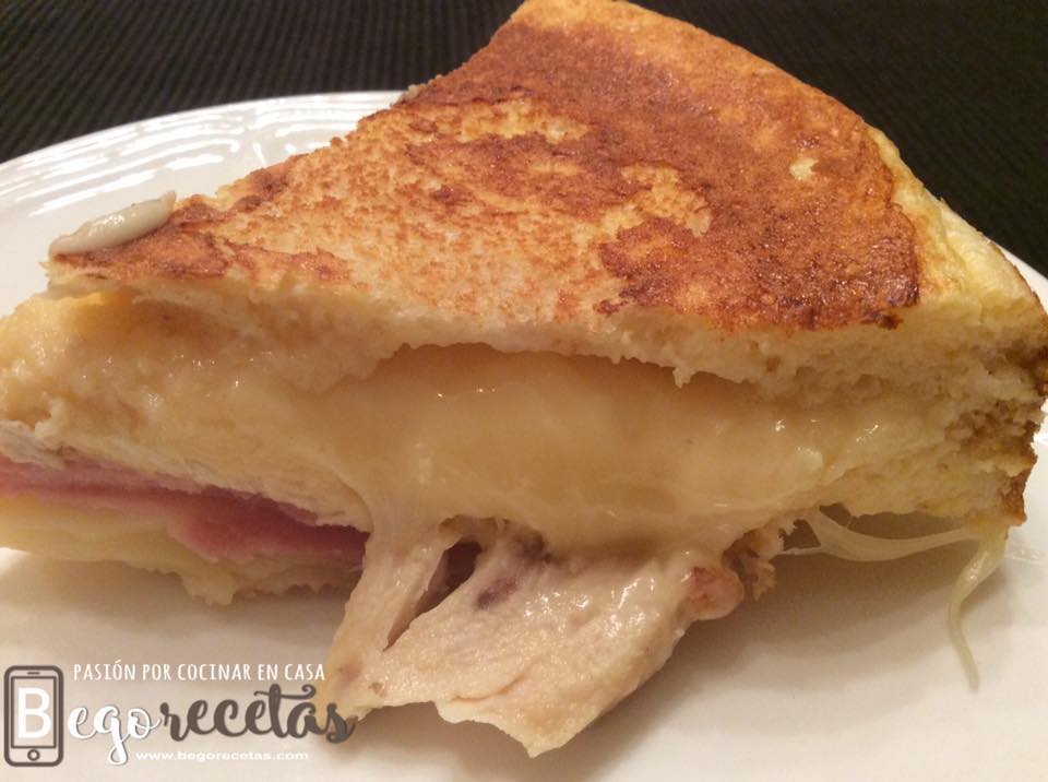 Sandwichon de pollo escalfado, queso y jamón de york | BEGORECETAS