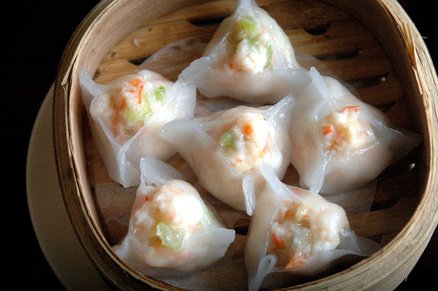 DUDE FOR FOOD: Come Hungry For The All-You-Can-Eat Dim Sum At New World ...
