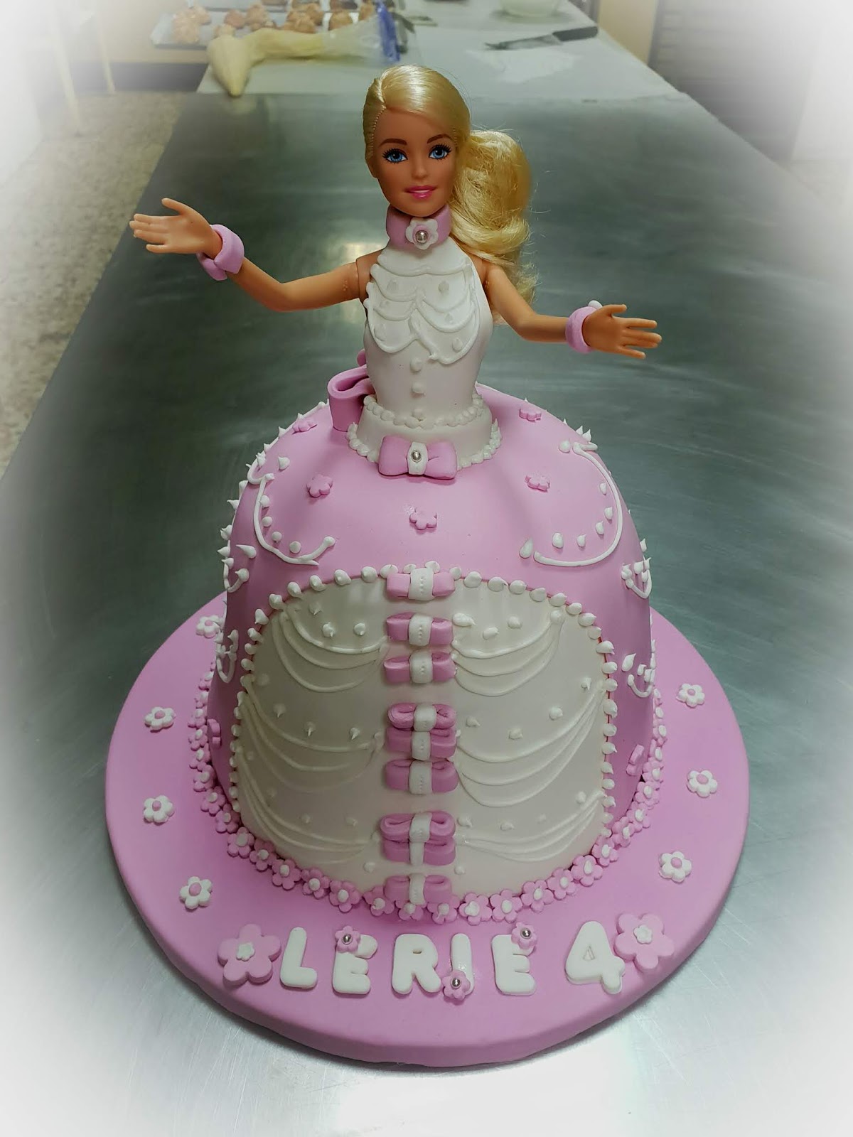 Pasteleria La Madrileña: Tarta de fondant Barbie