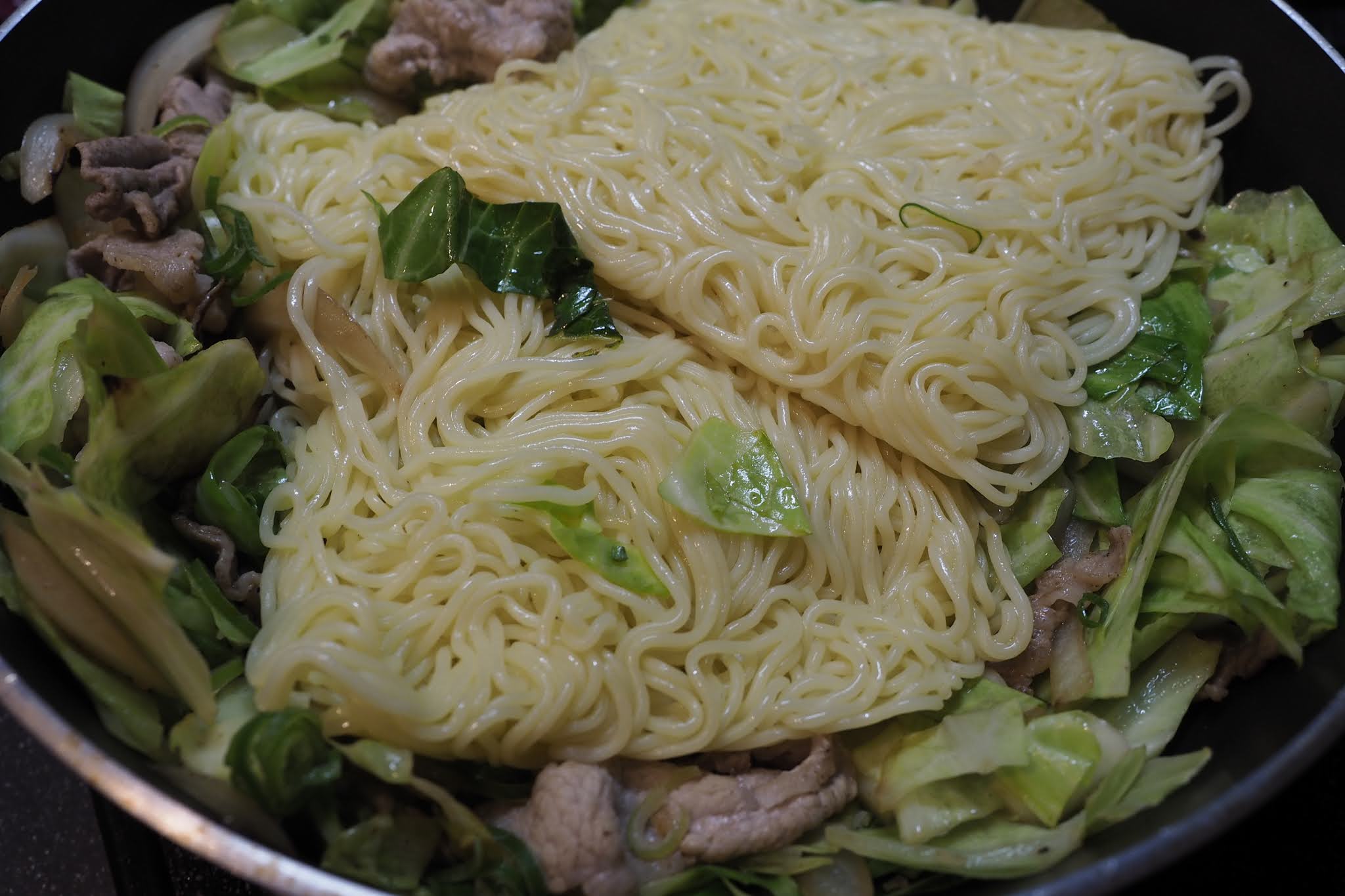 懐かしい焼きそばとタコのウィンナーを作りました（I cooked nostalgic yakisoba and octopus wieners ...
