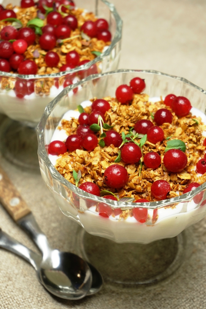 Pisut retrot: Piimakissell krõbedate kaerahelveste ja punaste sõstardega