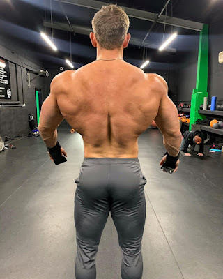 the beauty of male muscle: Toby