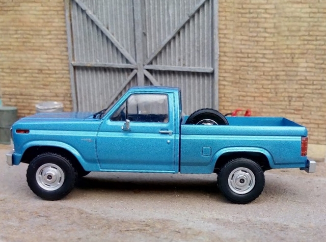 CRUISER - Clásicos en escala 1/43 (1:43 Classics): PICK UP FORD F100 (1982)