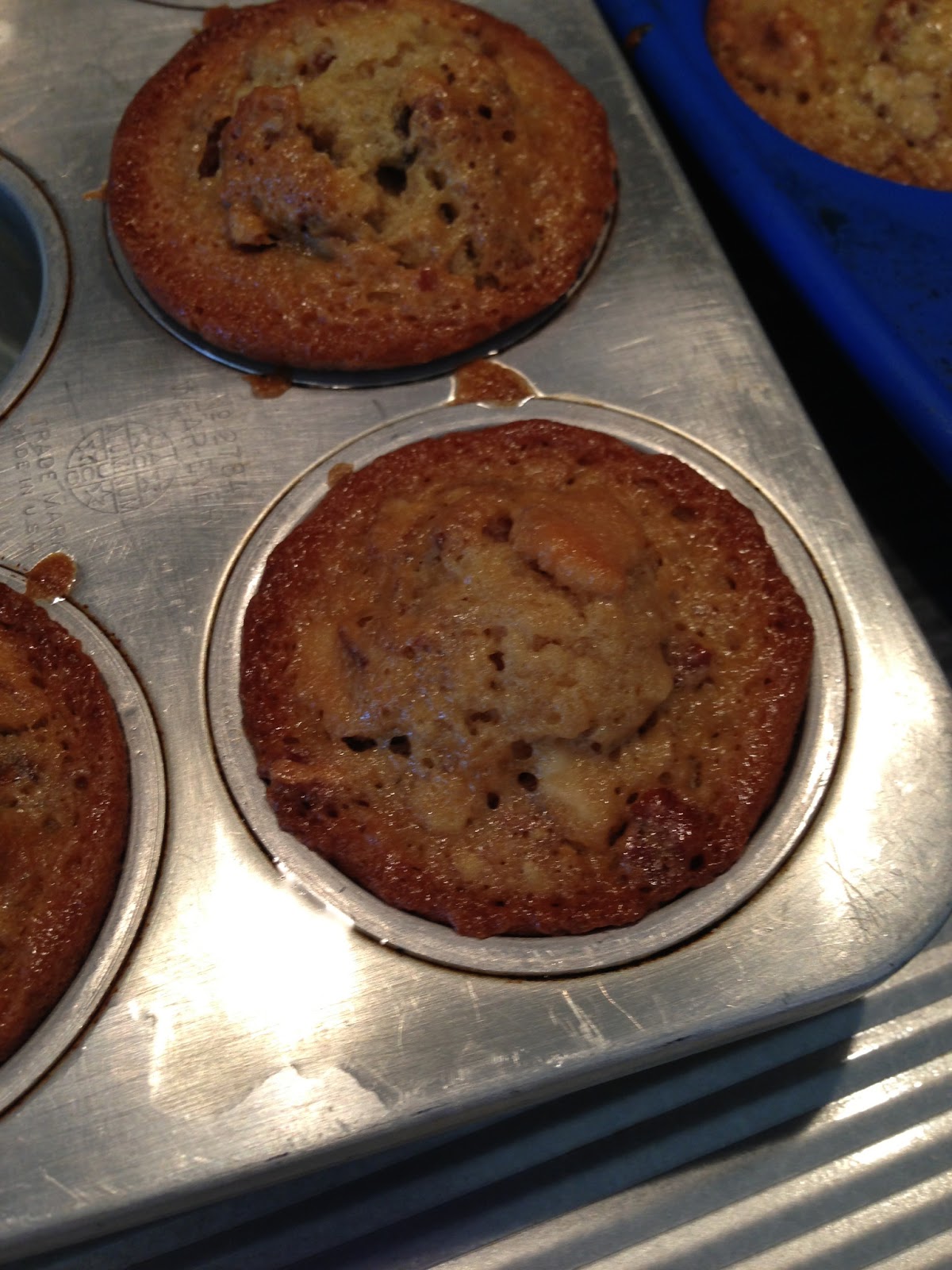 Dressed Up, Buttoned Down.: Saturday Morning: Pecan Pie Muffins