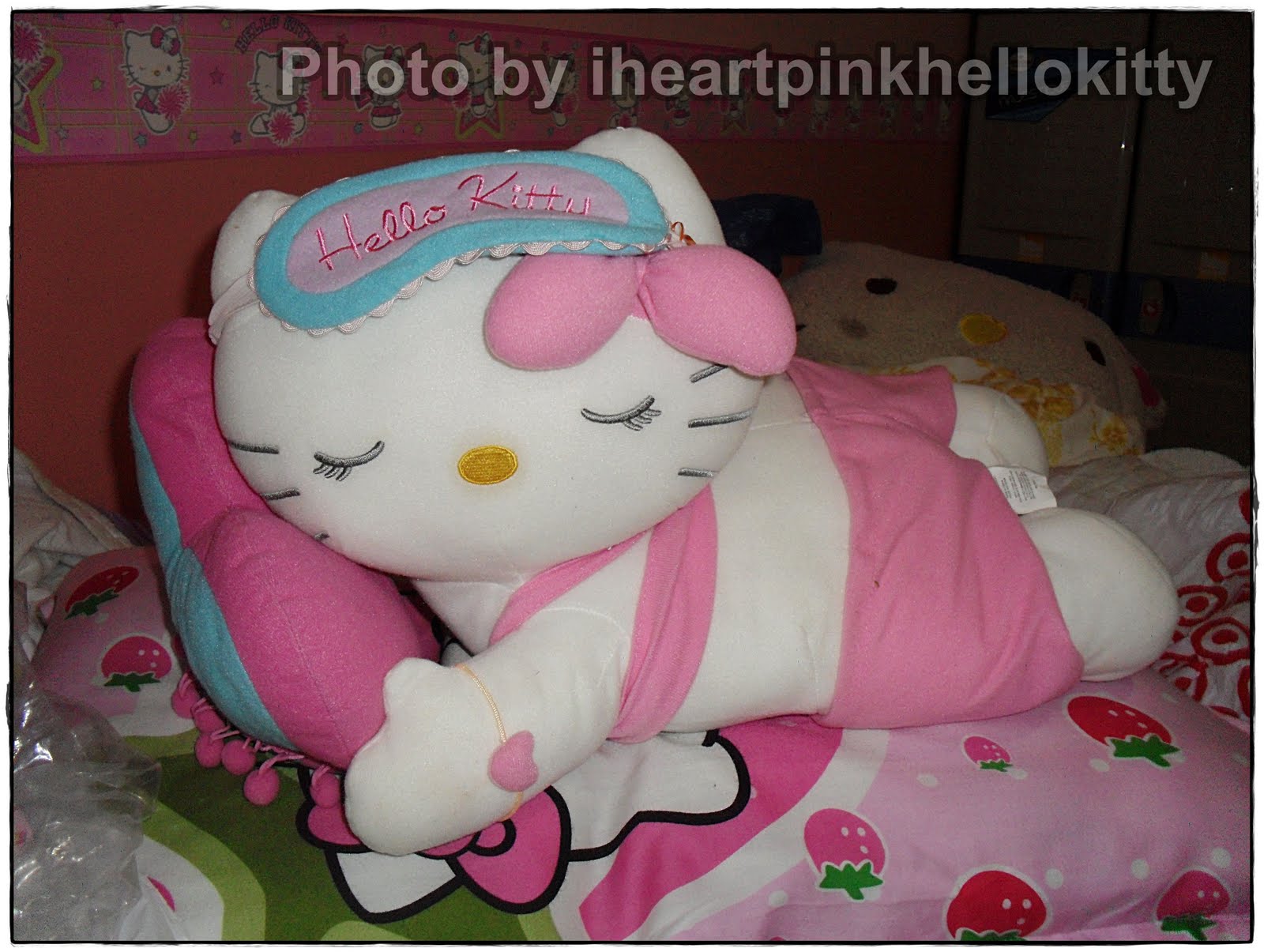 Hello Kitty Collectibles: Hello Kitty Slumber PLush