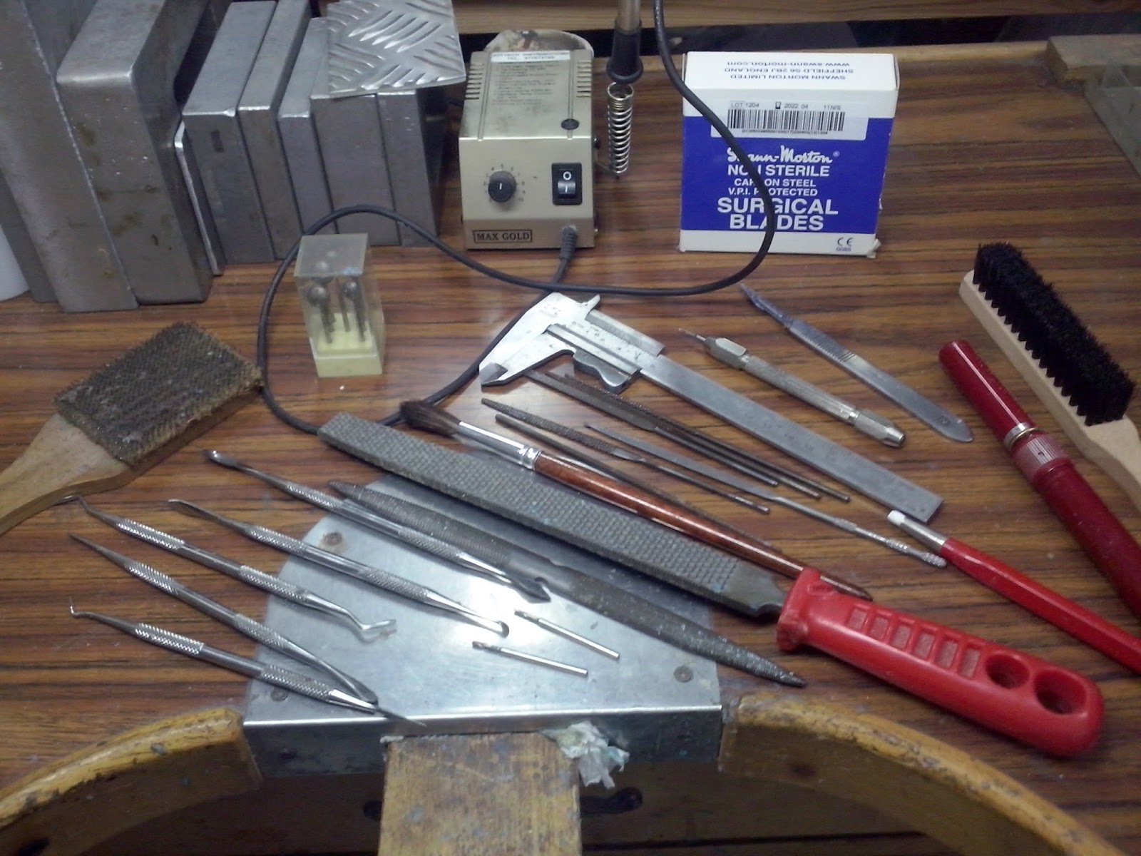 MODELADO EN CERA: El material para trabajar la cera