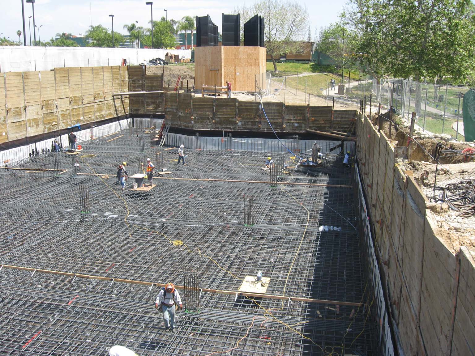 Alo feat Prima: Pondasi Rakit (Raft Foundation)