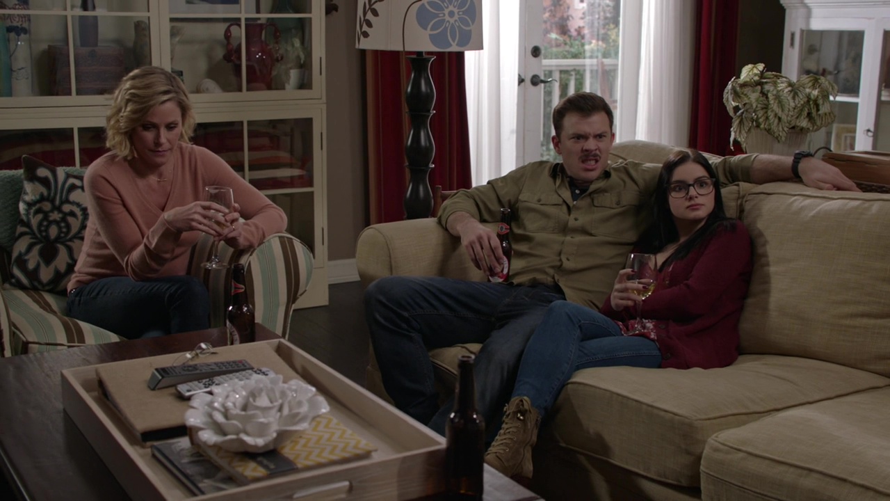 ausCAPS: Jimmy Tatro shirtless in Modern Family 10-14 "We Need To Talk ...