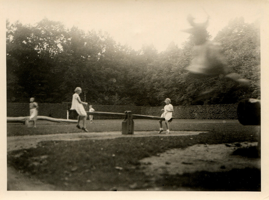 Funny and Freaky Vintage Photos May Make You Confused ~ Vintage Everyday