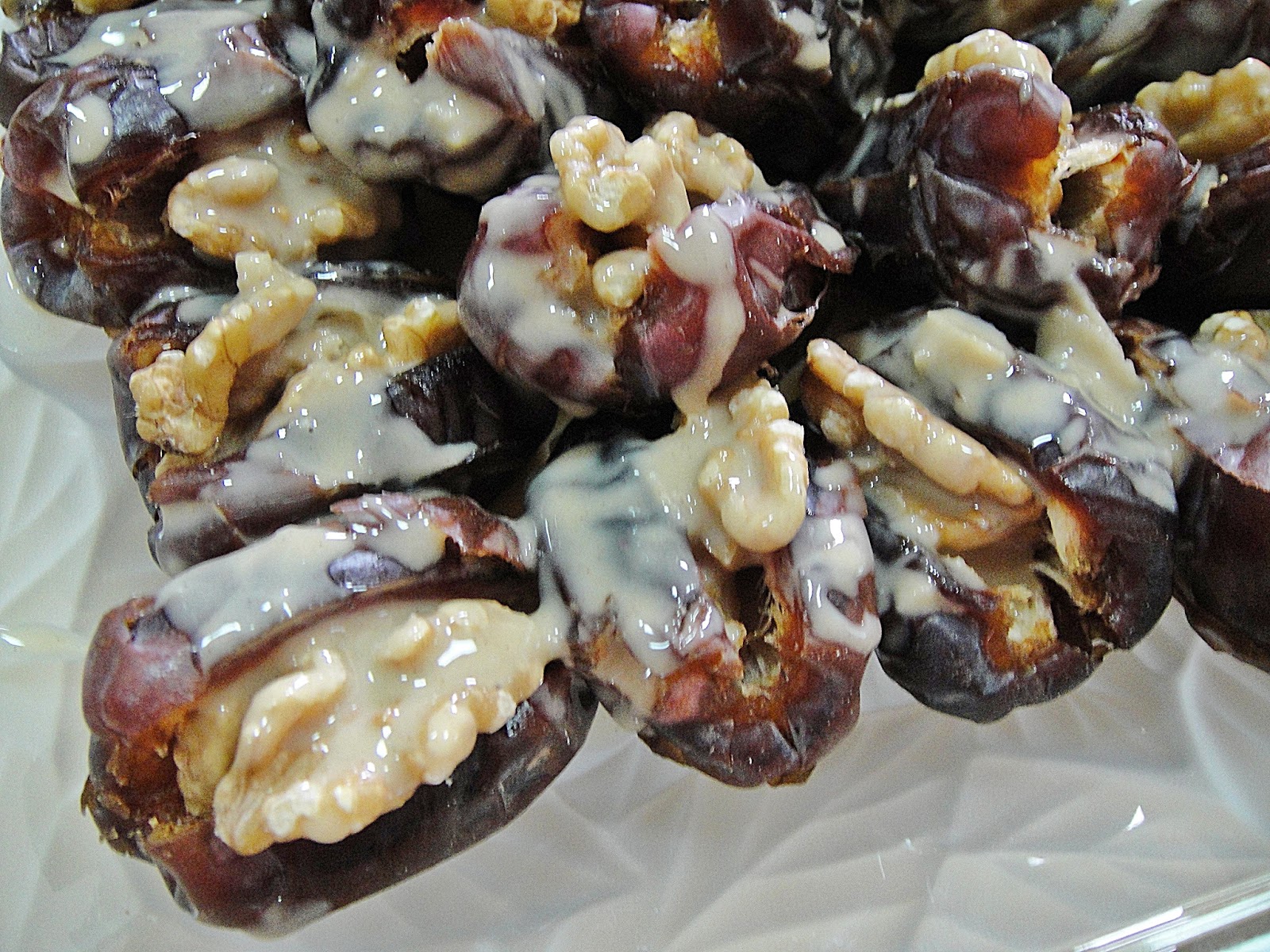 Maryam's Culinary Wonders: 913. Iraqi Breakfast Sticky Dates