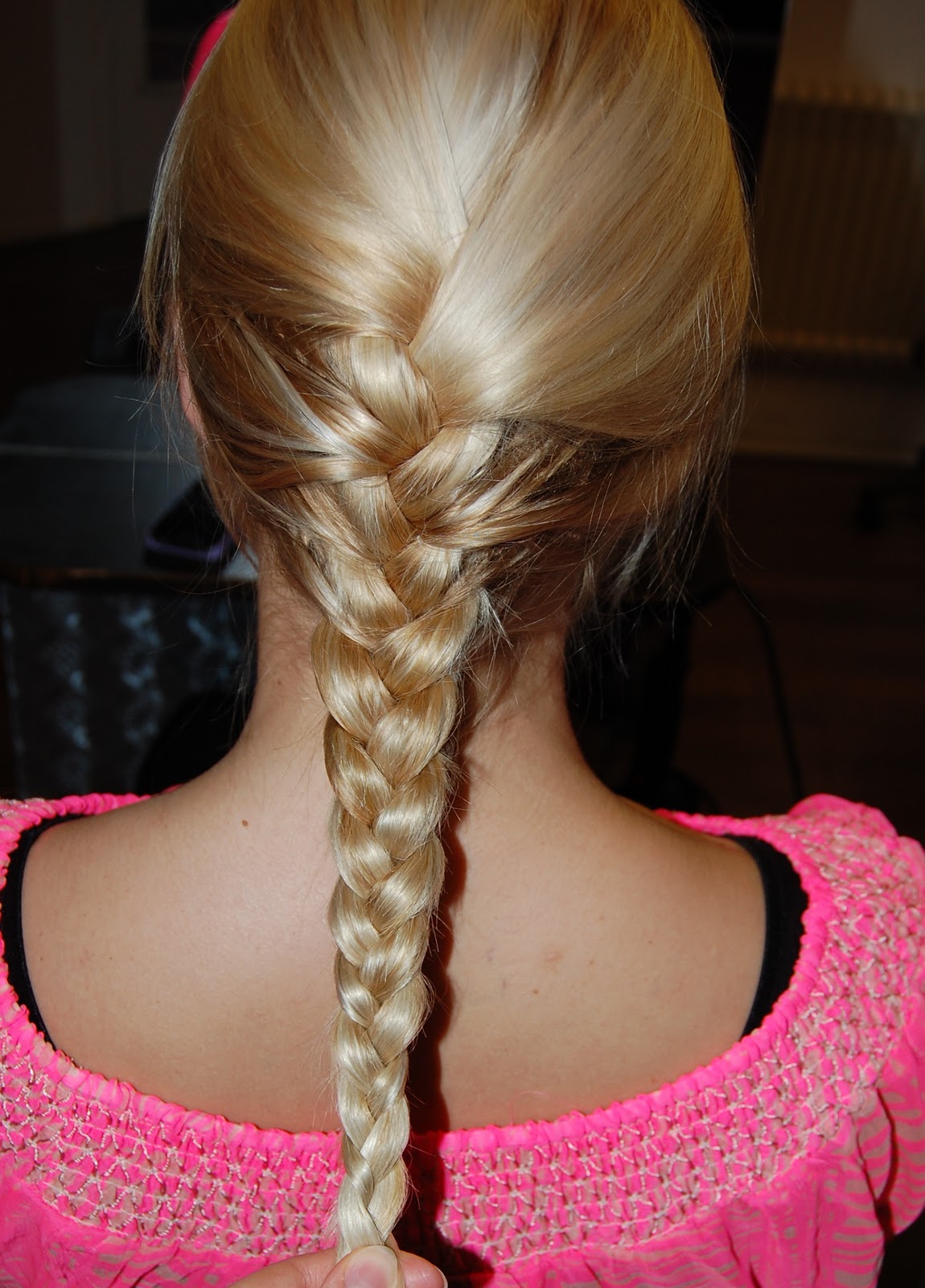 Hair by Sara L: Inbakad fläta