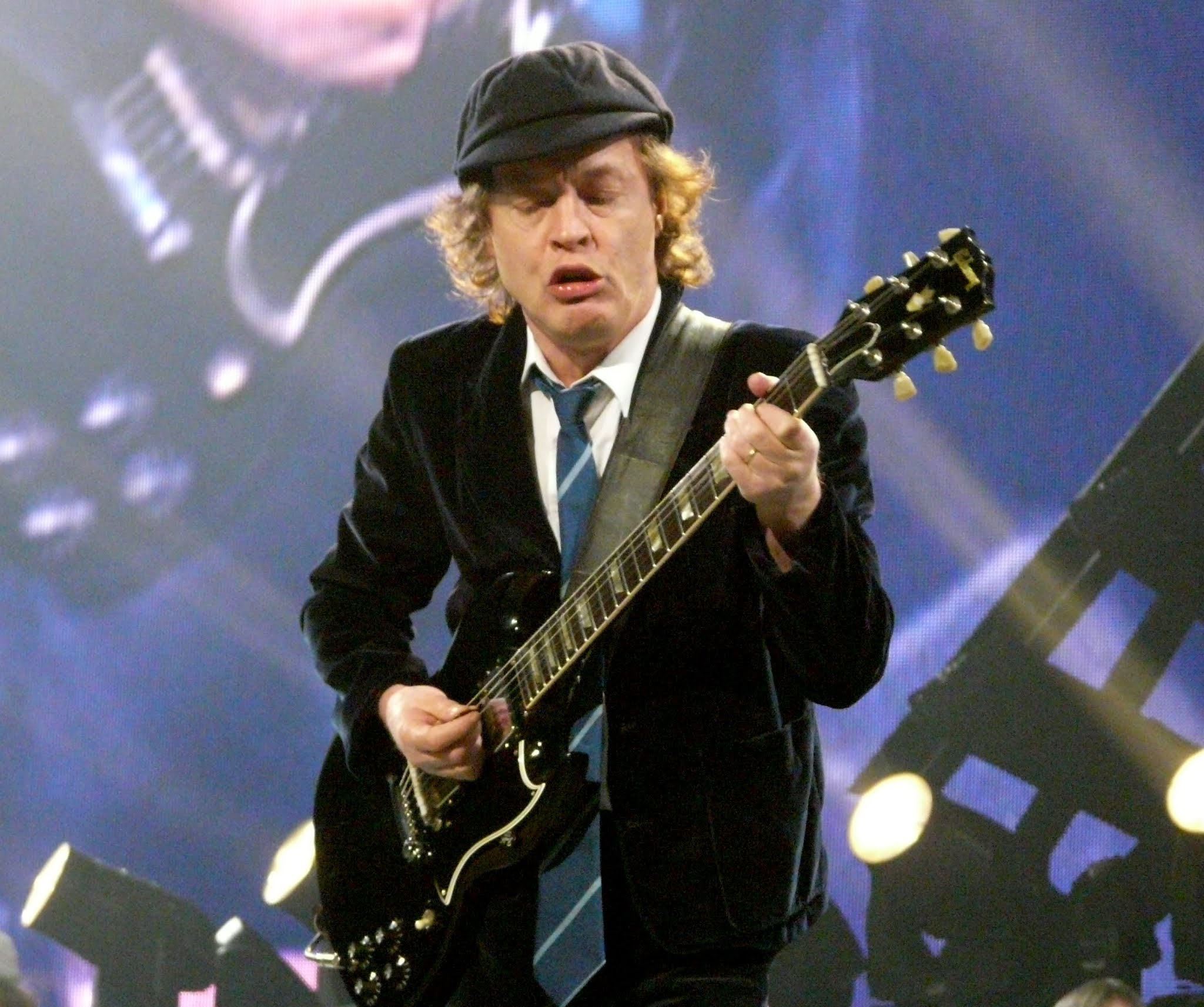 ANGUS YOUNG: "Fue muy fácil armar la formación para el nuevo álbum ...