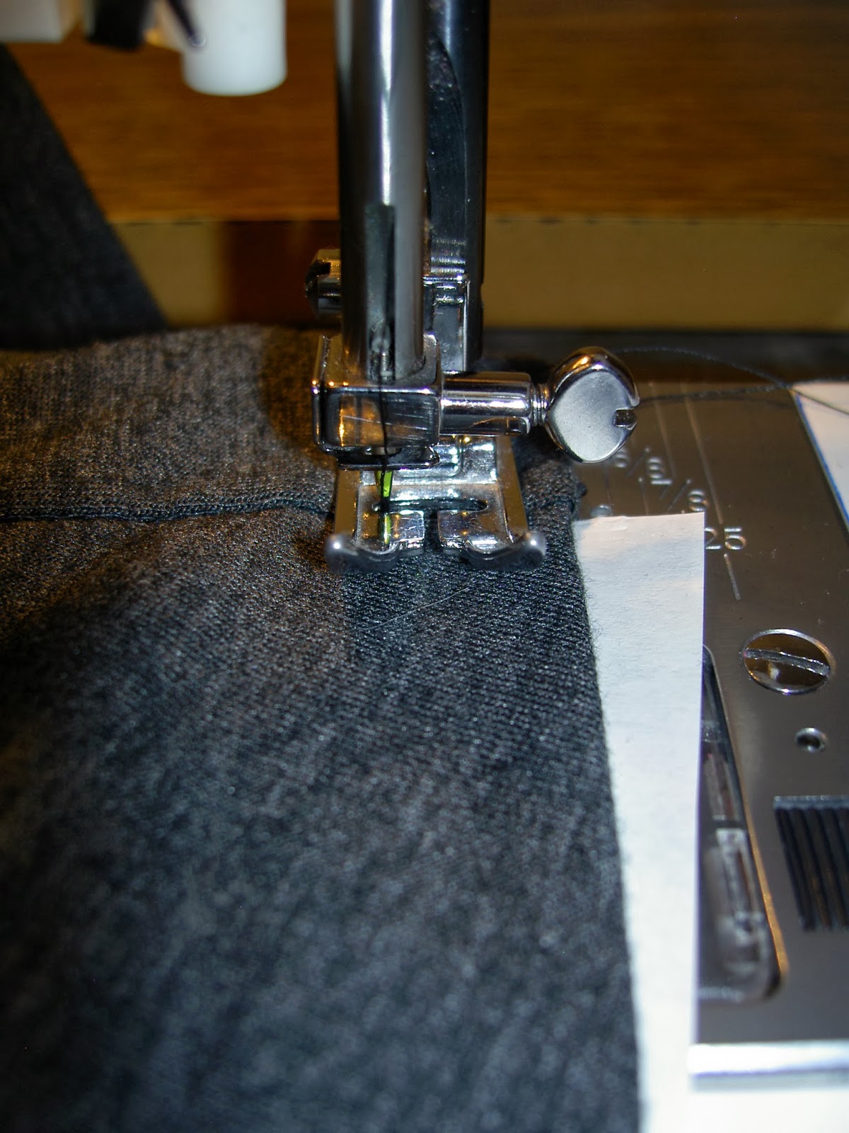 Amanda Sews and other things: Neat knit hemming trick