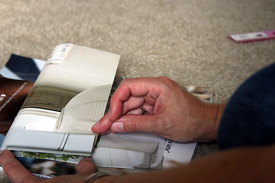 Redfly Creations: Magazine Gift Bag Tutorial