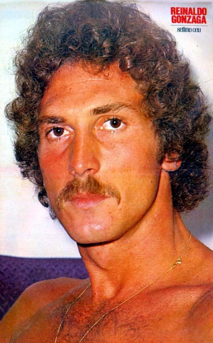 Astros em Revista: REINALDO GONZAGA - O GALÃ CANTOR
