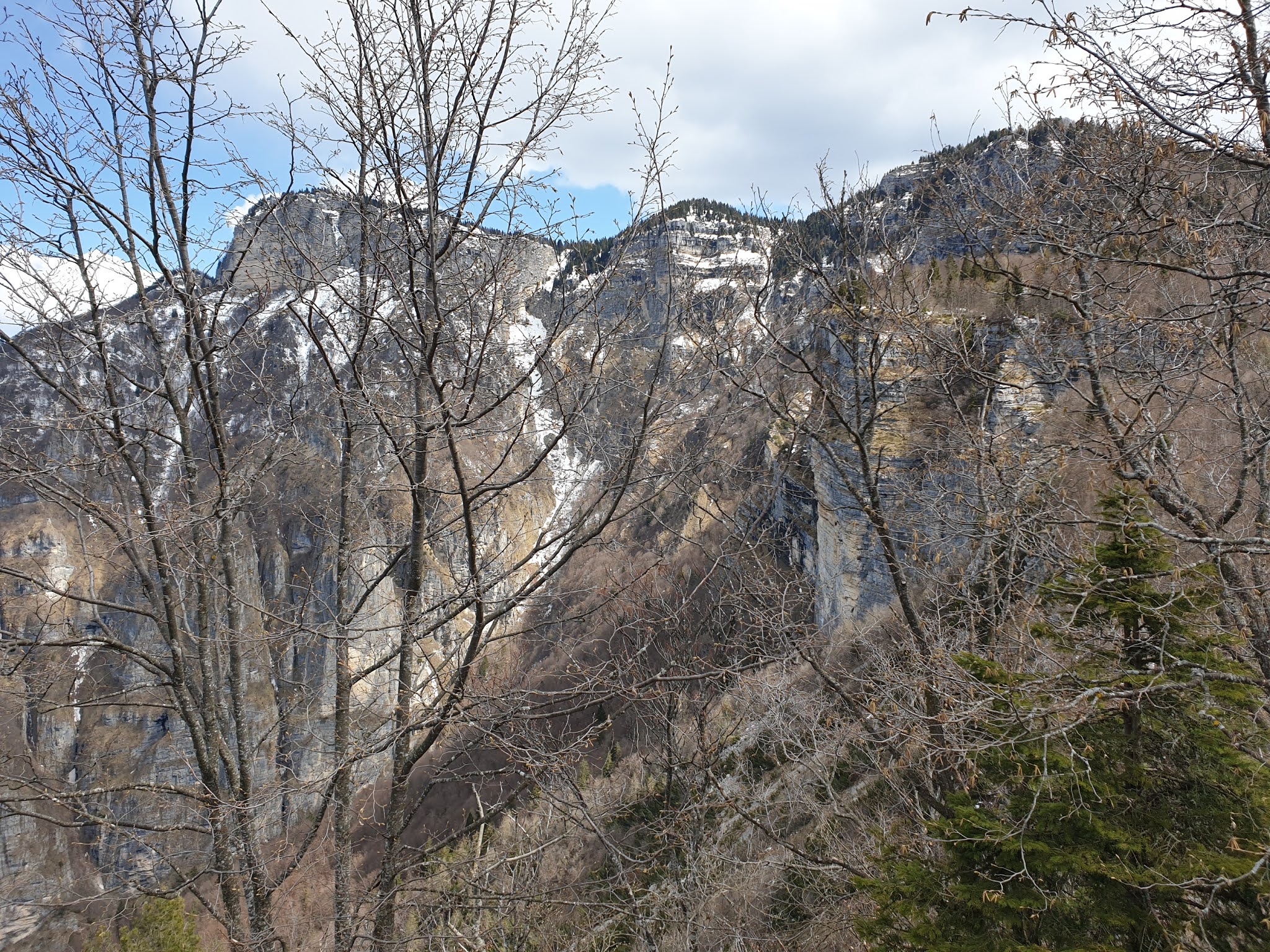 Su strade e sentieri: PEDESCALA - CASTELLETTO DI ROTZO - ALTARKNOTTO ...
