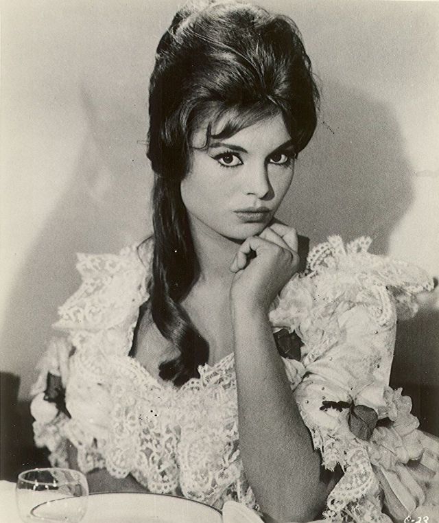 Israeli Classic Beauty: 35 Fabulous Photos of Daliah Lavi in the 1960s ...