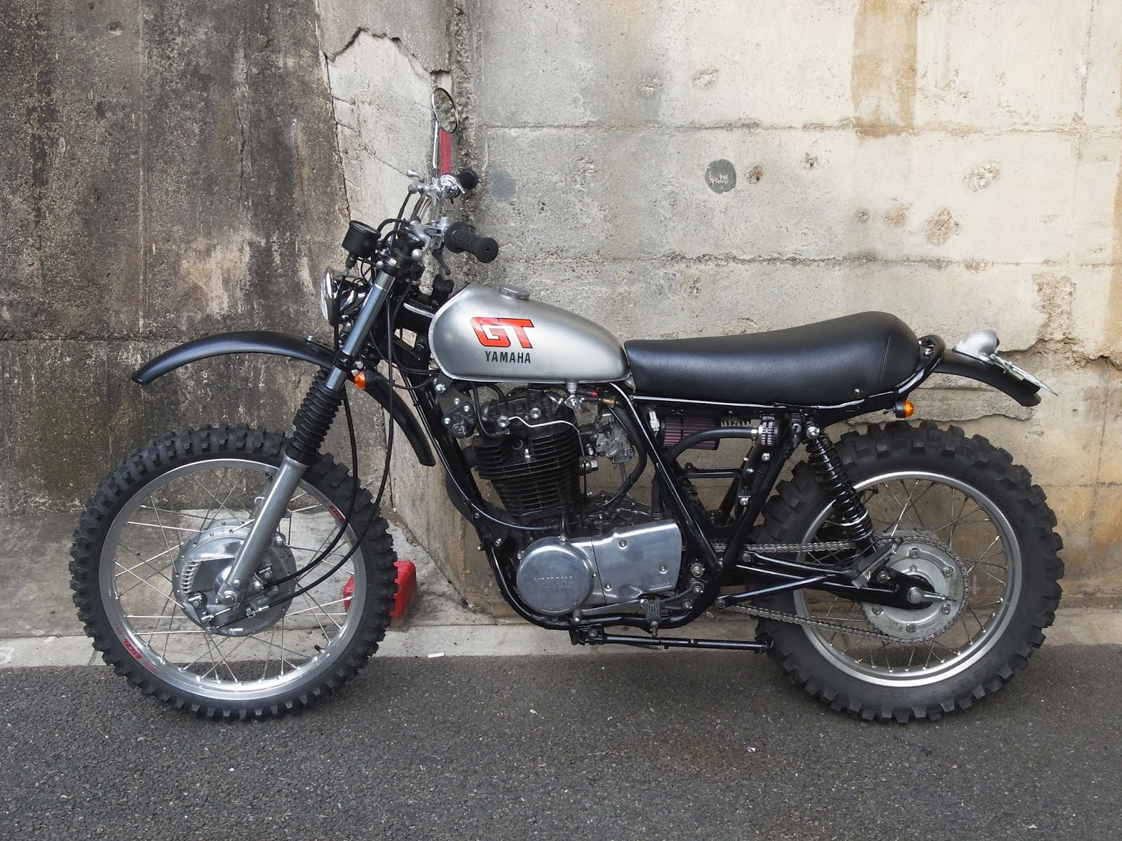 Rising Jack Kustoms: SR 400 Scrambler VMX – Bratstyle