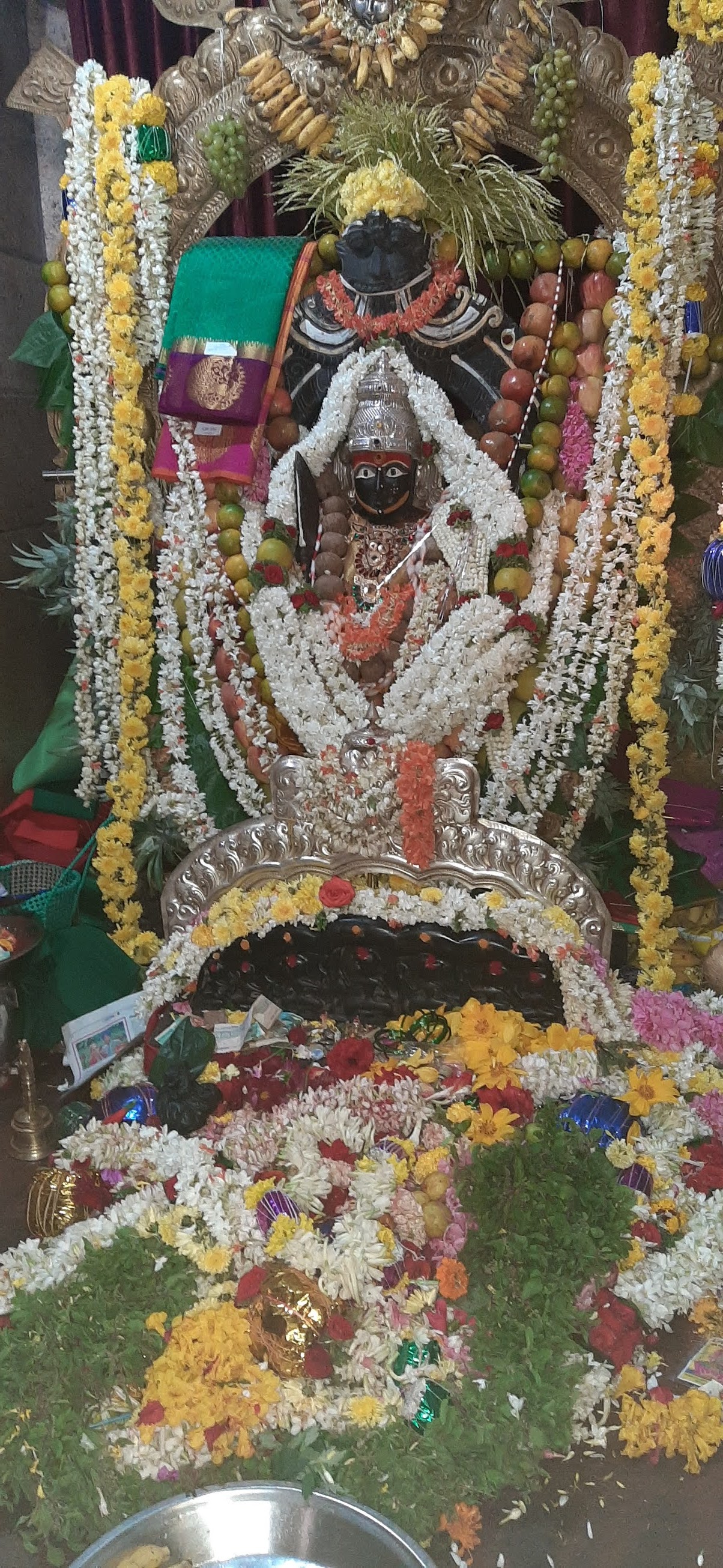 Maajha blog: Chikkammadevi Temple at Chikkamma Betta