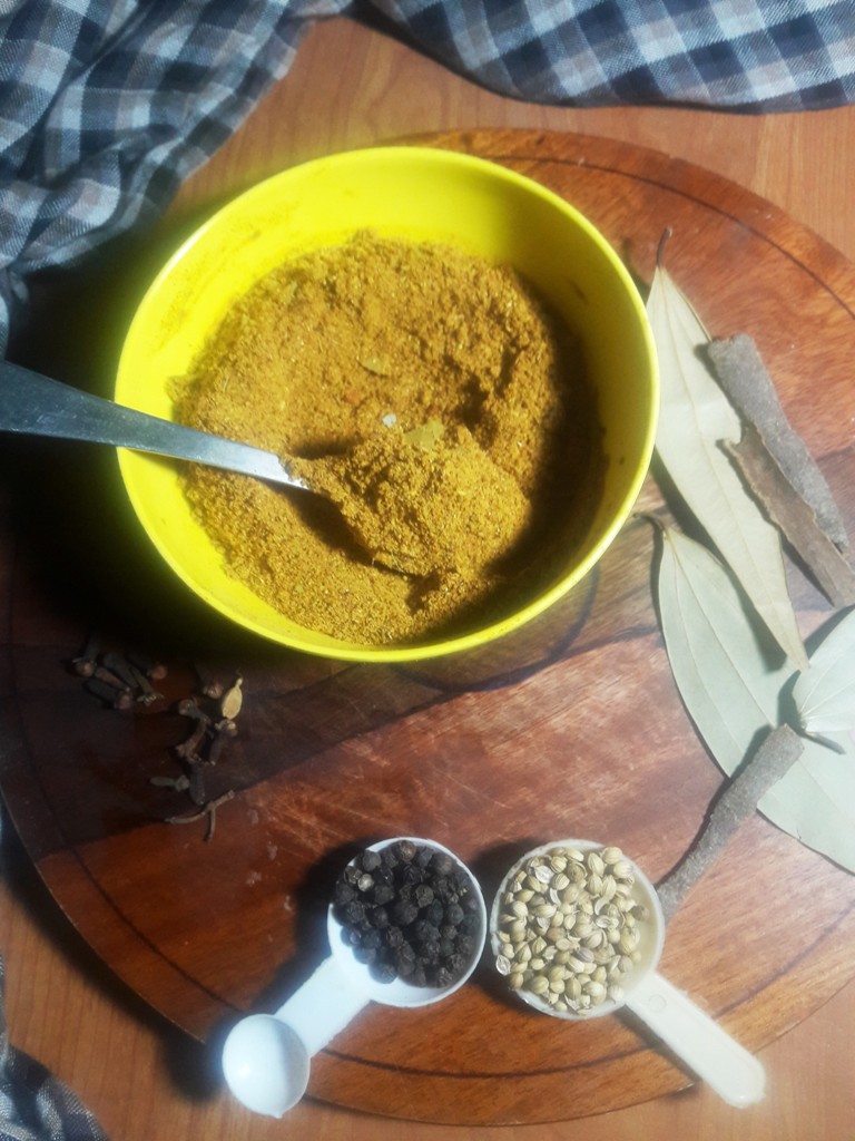 Curry Masala Powder Recipe - Yummy Traditional