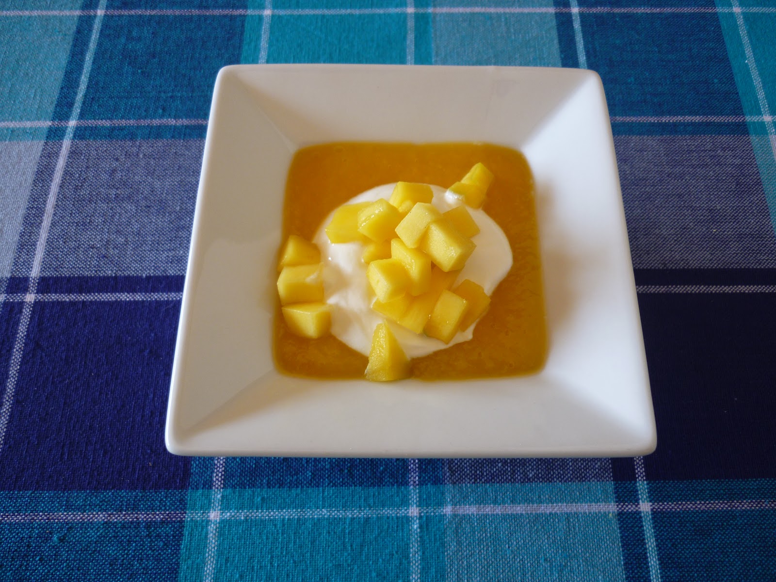 Platos y postres: Mango con yogur.