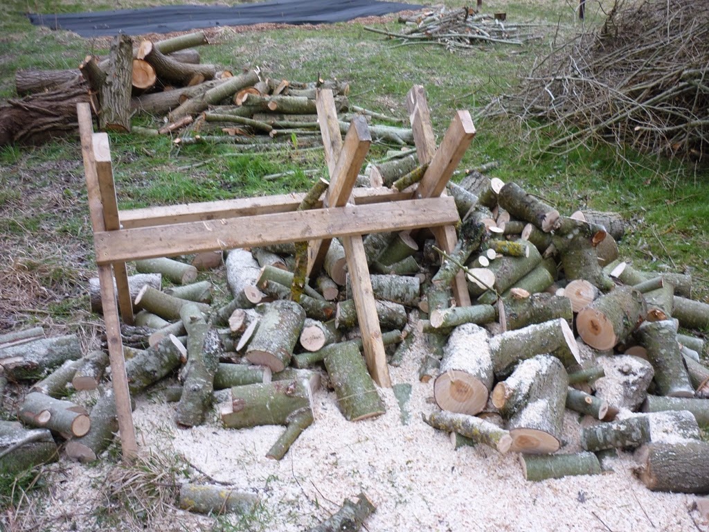 An English Homestead: Saw Buck