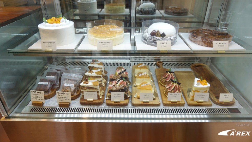 AREX: [Bread Pilgrimage in Yeonnam-dong] Butter Bakery and Along Bread & Cafe