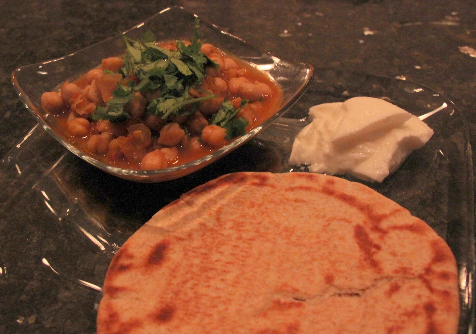 Veg Out Girl: spicy chana masala with naan