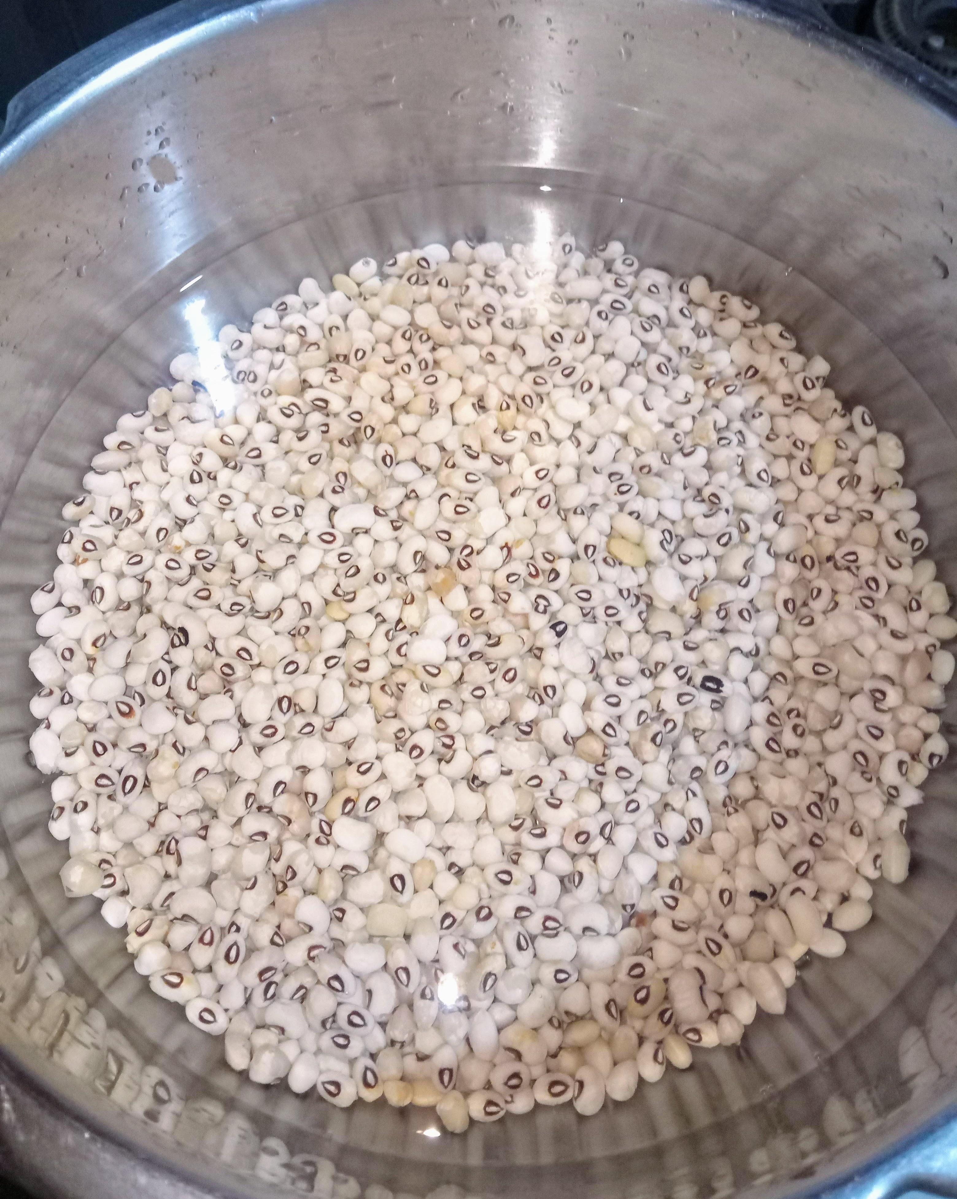 Alasande kaalu ( black eyed beans) saaru