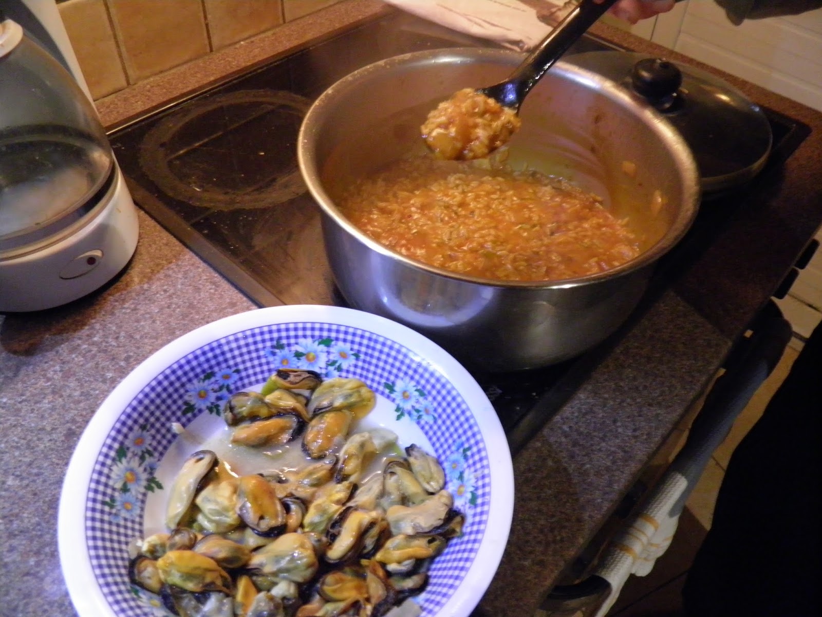 local-kiwi-alien: Greek mussels and rice