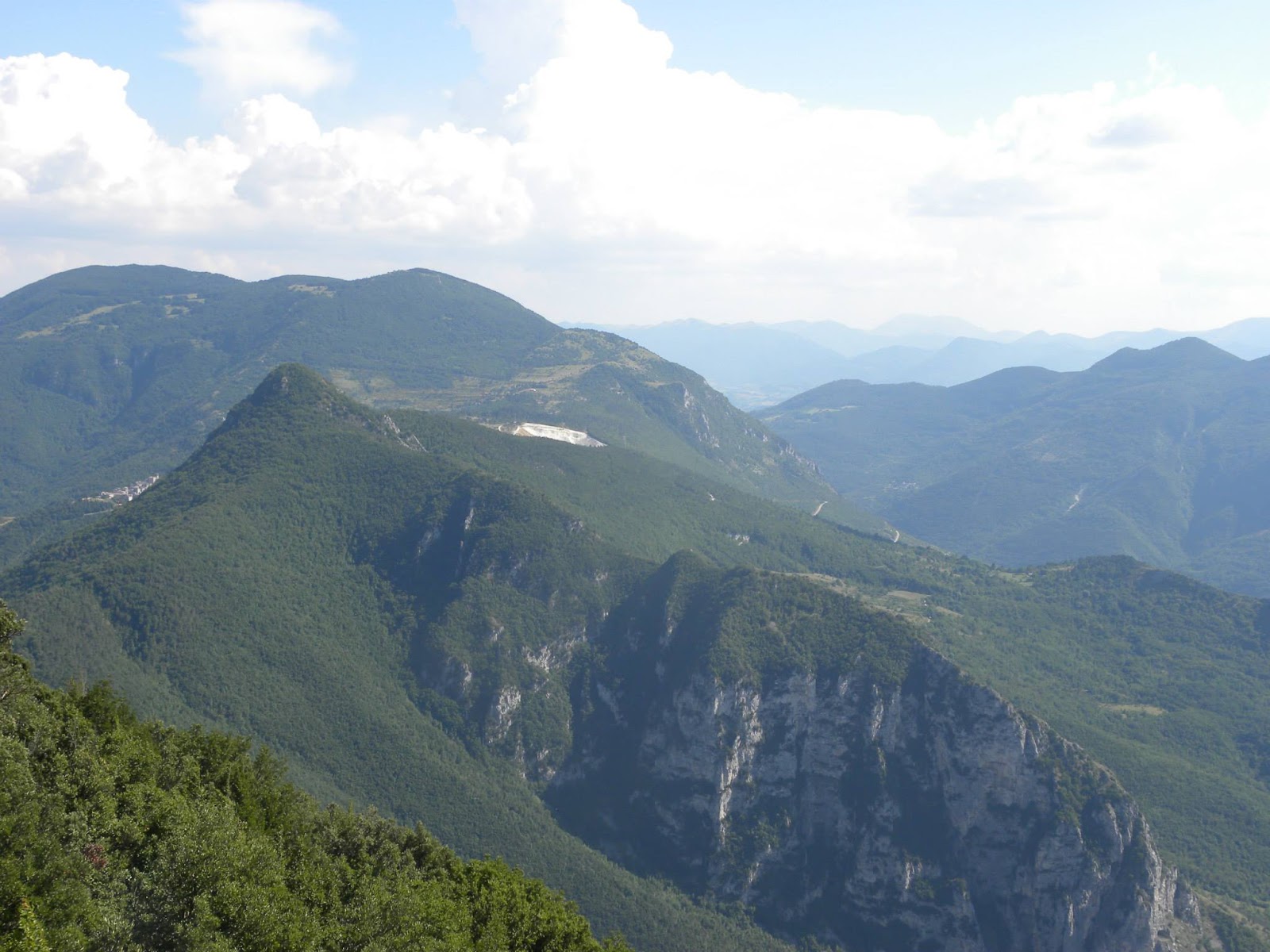 Escursione ad anello nella Gola della Rossa ( AN ) - THE MARCHE EXPERIENCE