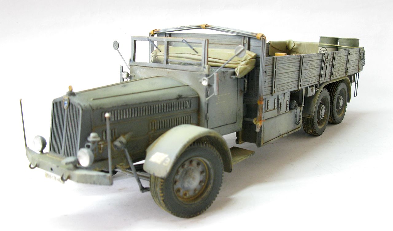 Panzerserra Bunker- Military Scale Models in 1/35 scale: Faun L900 D567 ...