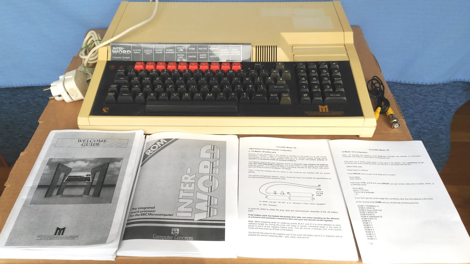 Retro Ordenadores Orty: Acorn BBC Master 128 (1986)
