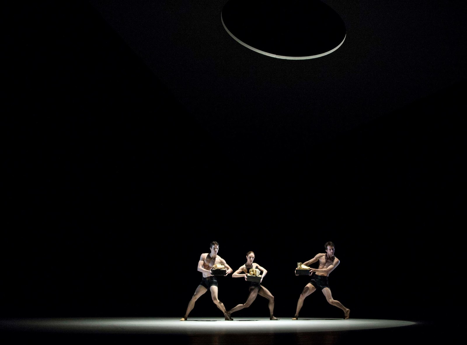 Críticas: DIFFERENT SHORES - Jiří Kylián - Ballet Nacional de Noruega