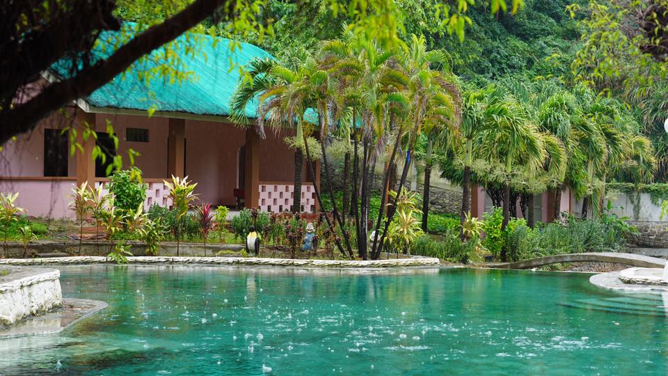 Becoming Filipino vlogger Kulas, enjoys Malbog Sulfuric Hot Spring in ...