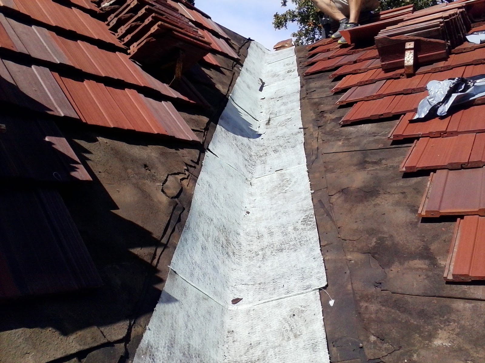 Scottt Morrow Slate & Tile Roofing of Atlanta: Replaceing a valley on a ...