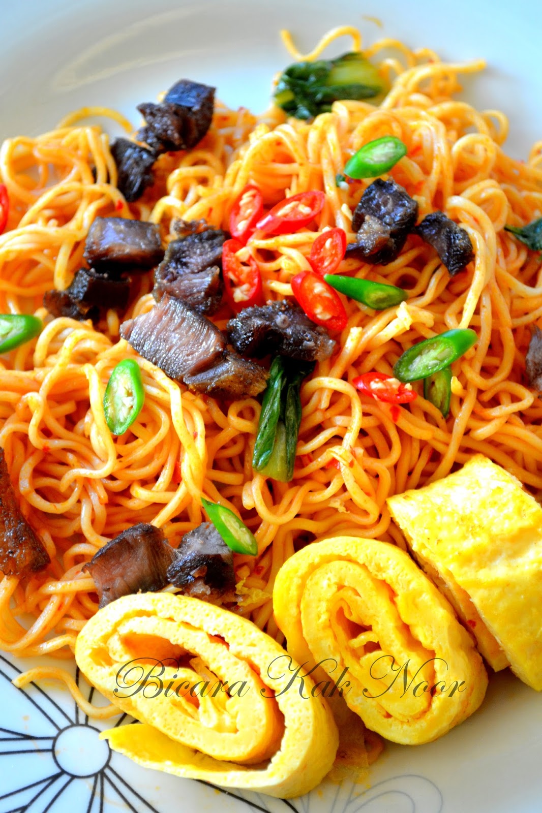 Mee Goreng Kambing Panggang Telur Dadar Marbeles - Dapur Kak Noor
