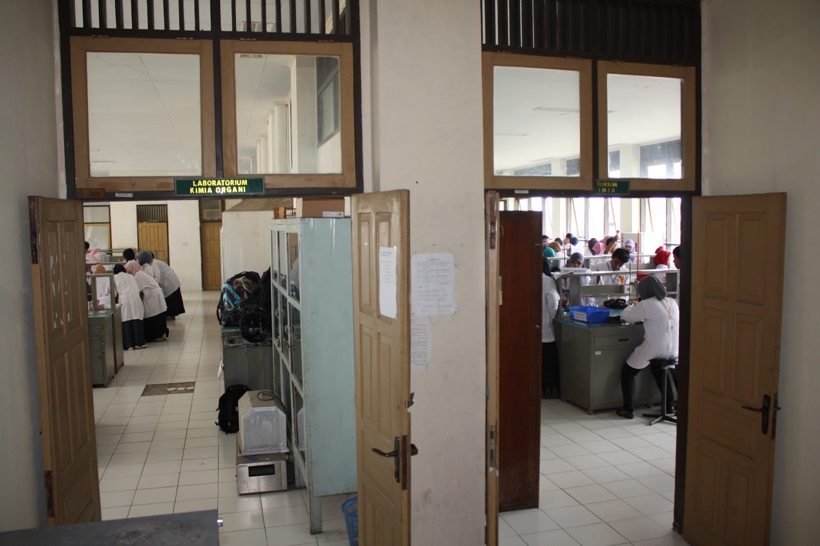 Tumbuhan Obat dan Sains: Kegiatan di Laboratorium Kimia UNP