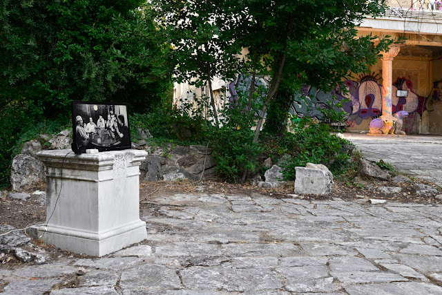 let's supper, mr. Iolas / resurrection RE