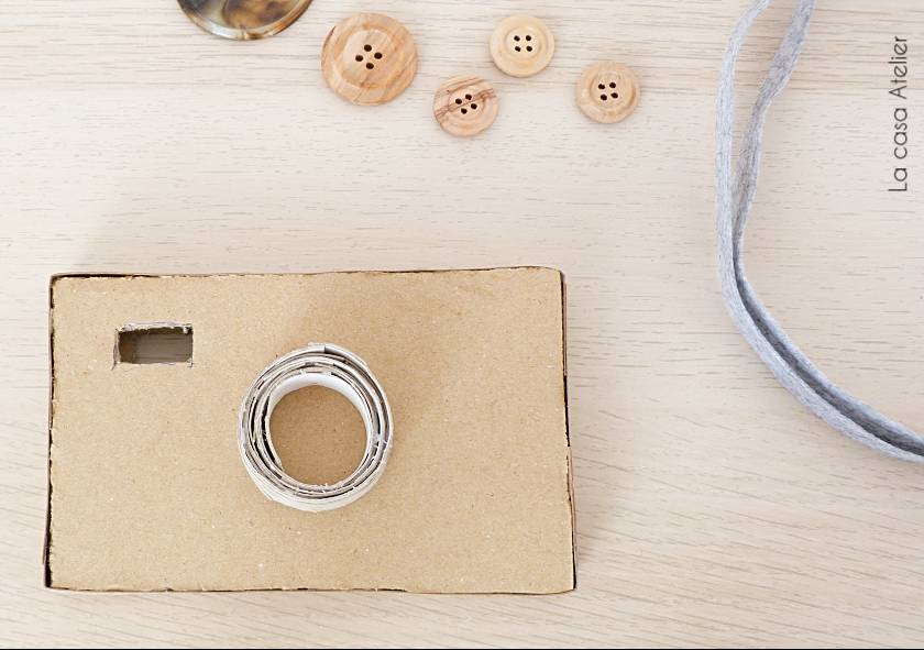CÁMARA DE FOTOS DE JUGUETE RECICLANDO | La Casa Atelier