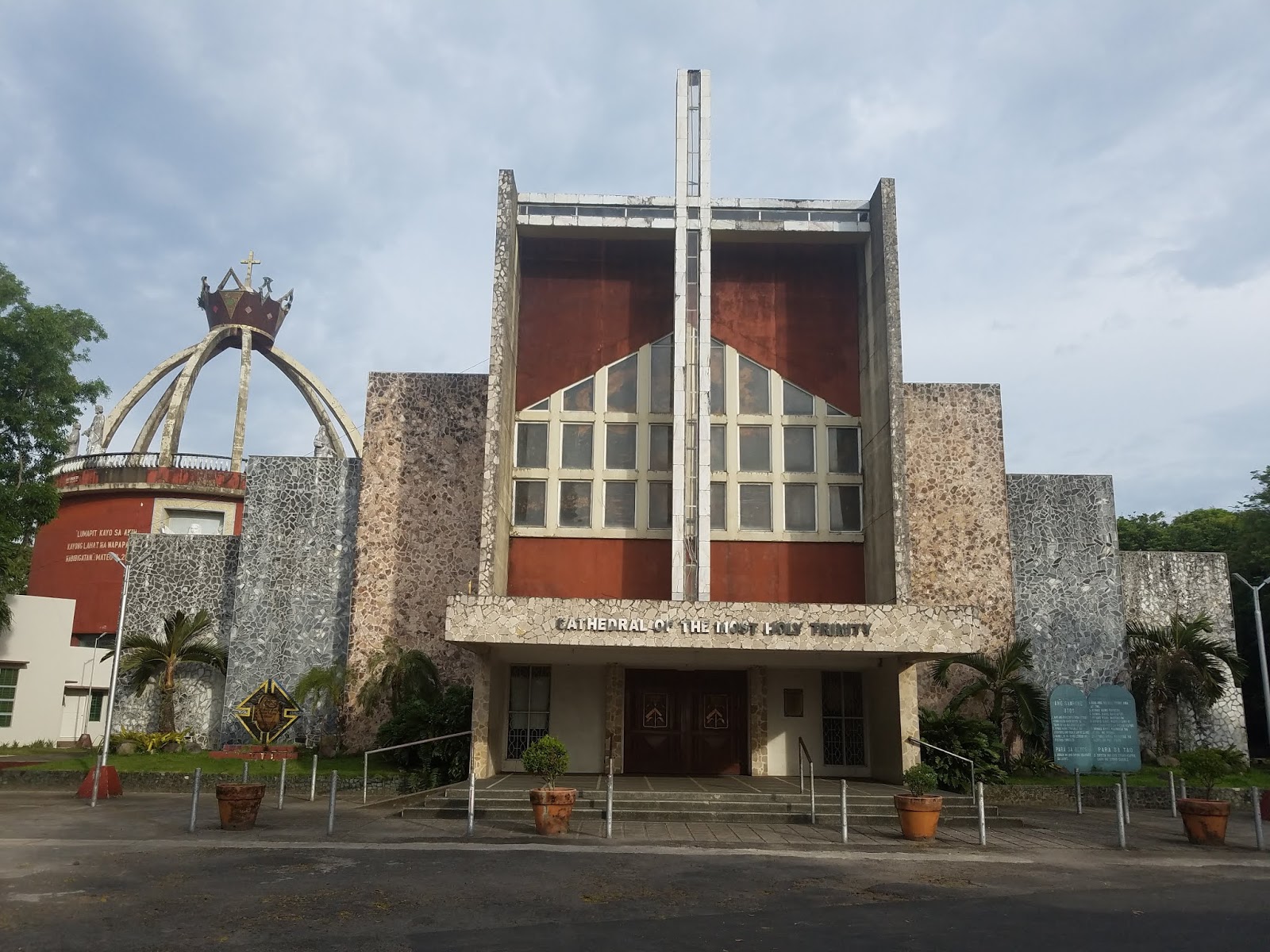 BEACHES AND CHURCHES: CHURCHES OF CAMARINES NORTE