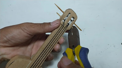 Cara Membuat Miniatur Gitar dari Kardus - Nawi Channel