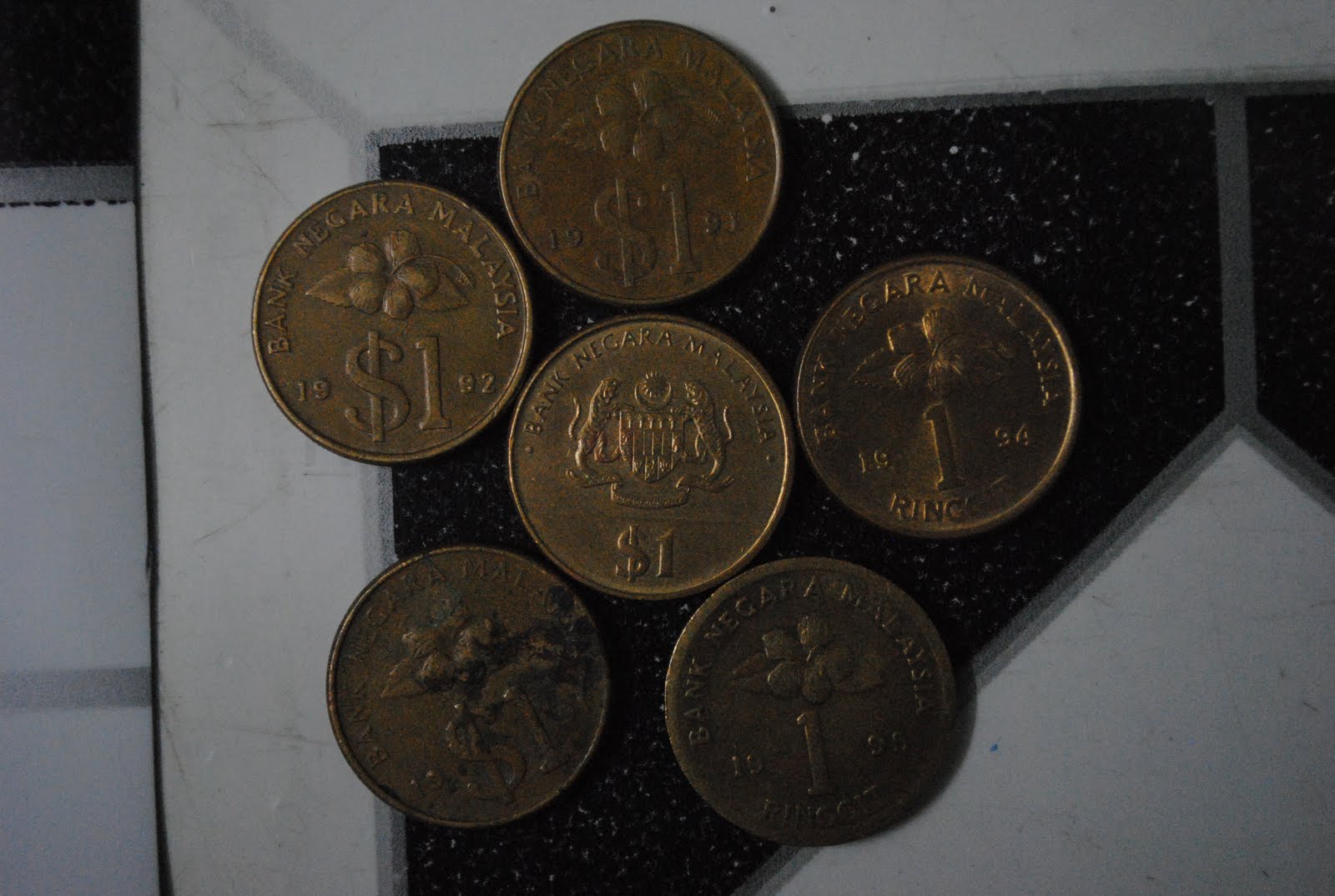 A GATEWAY FOR MY SNAPPING ENTHUSIASM!!!: MY RM 1 COINS COLLECTION!!!