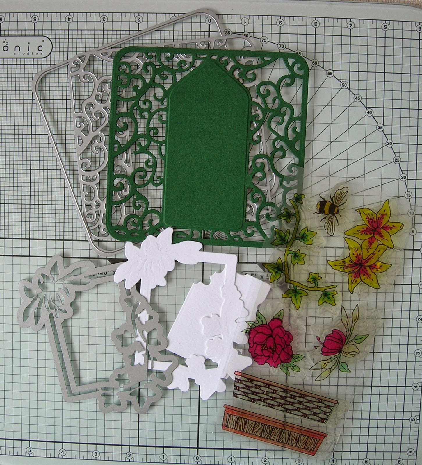 A Passion For Cards: Indulgence Die and Fuchsia combination - Tutorial