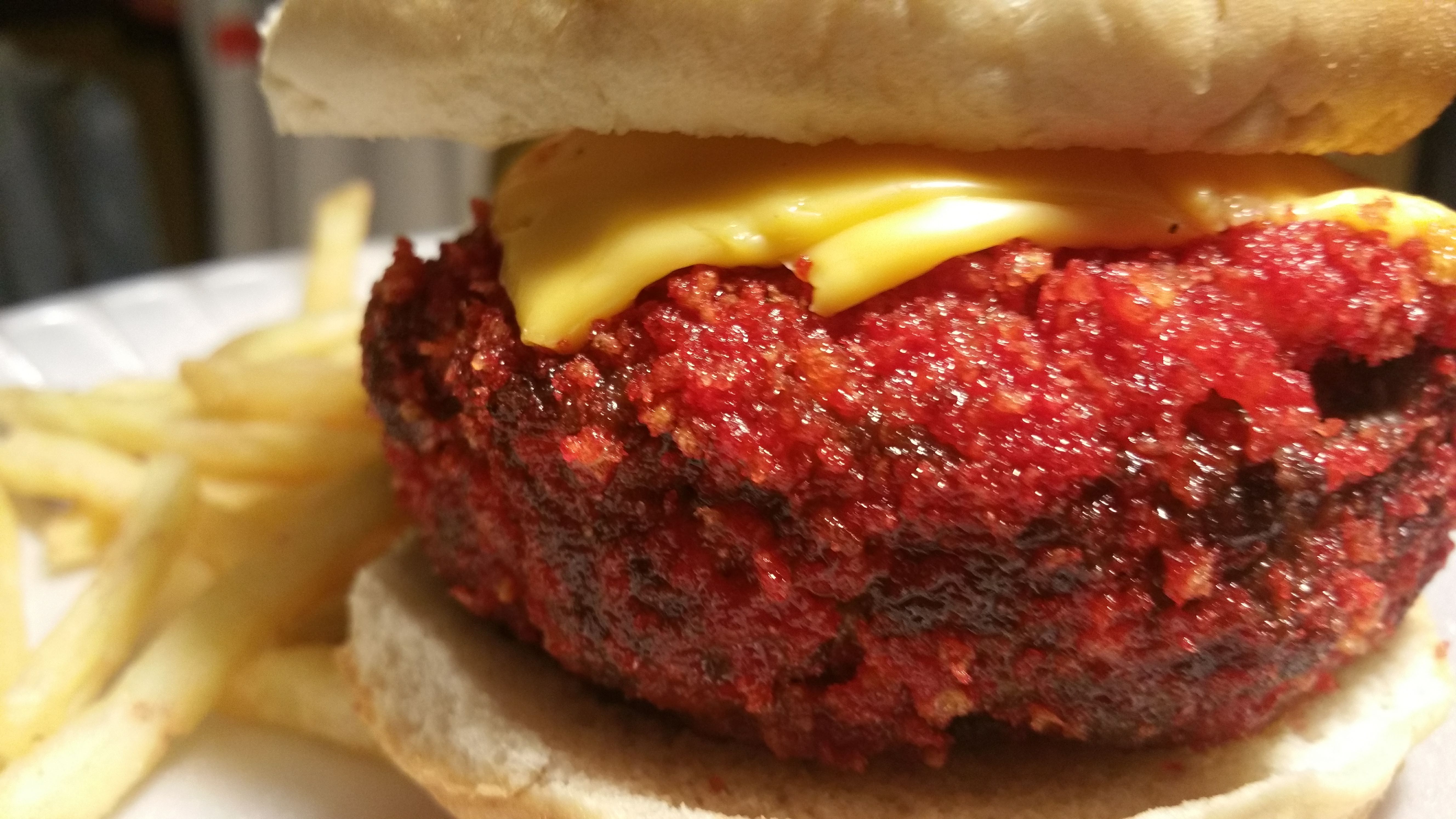 Food's Fan Club : The XXL Hot Cheetos Burger